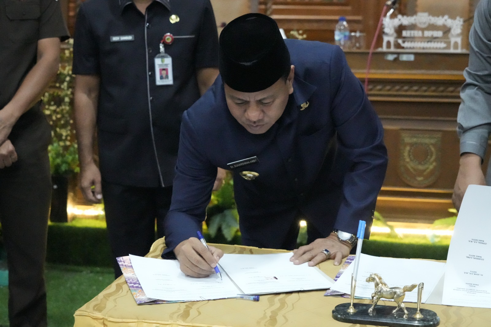 TANDATANGANI NOTA KESEPAHAMAN KUA PPAS, BUPATI : PEMERINTAH AKAN SELALU BERSINERGI BERSAMA DPRD ...