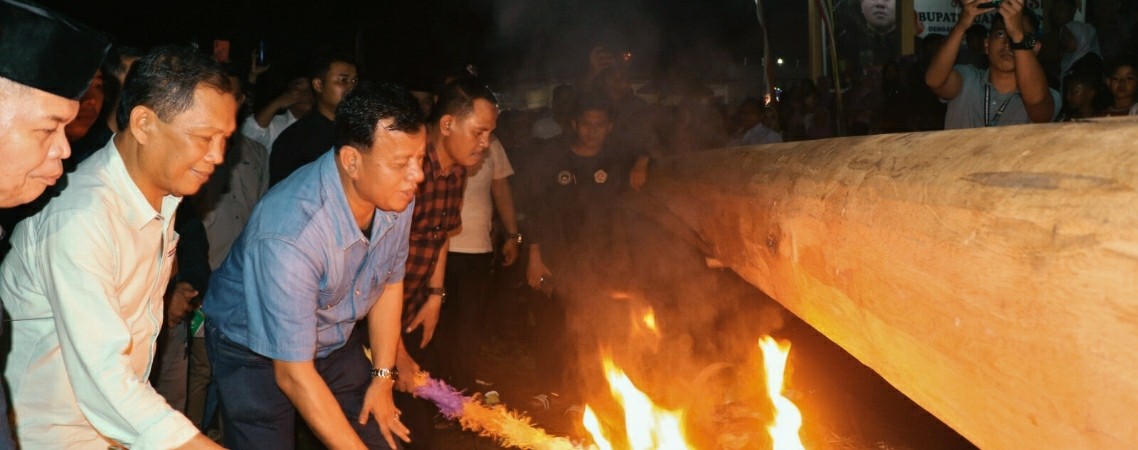 Disambut Ratusan Warga Saat Melayur Jalur. Masyarakat KHS Dukung Bupati ...